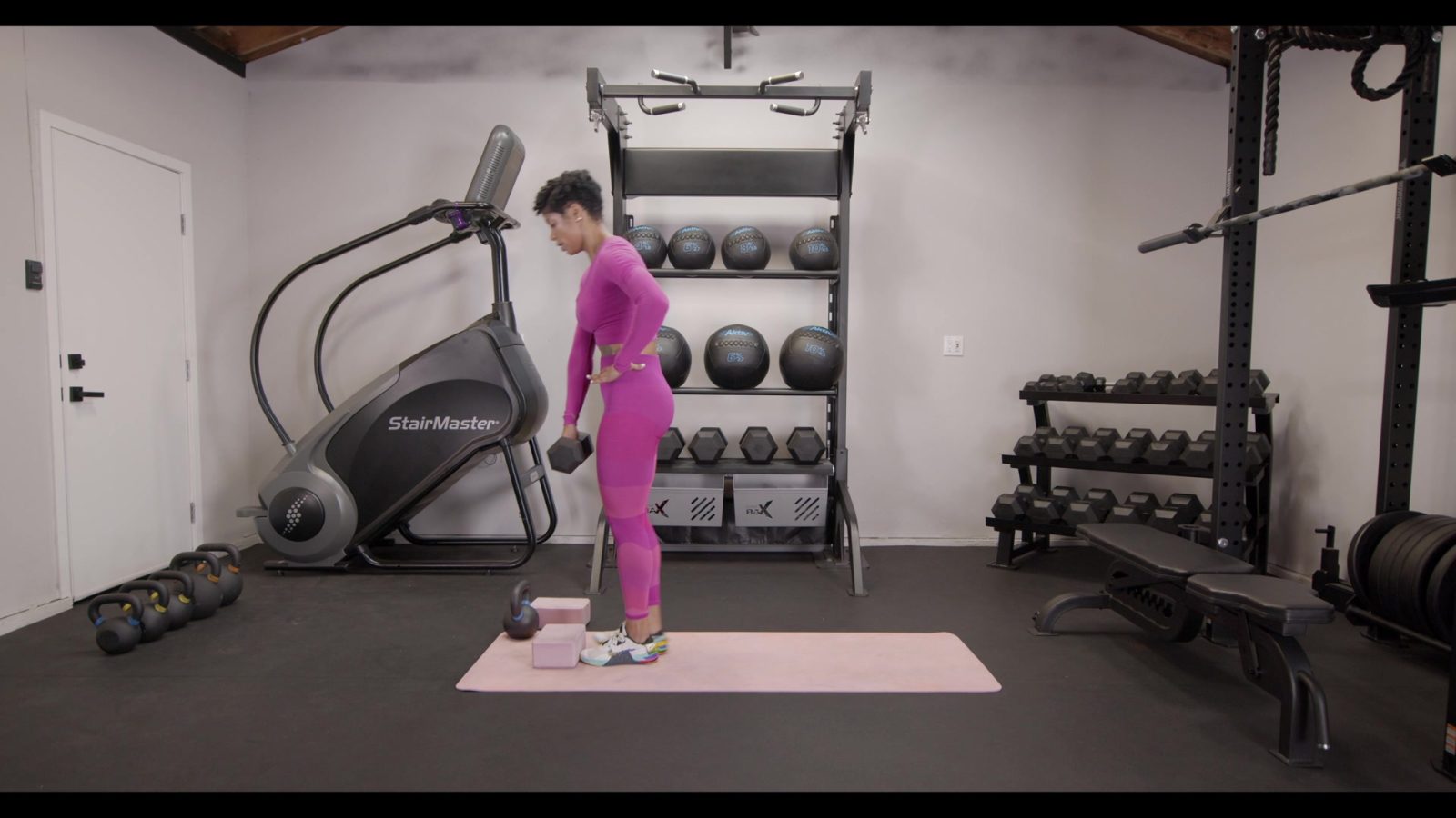 Dumbbell Single Leg Pick Up - Tru Training